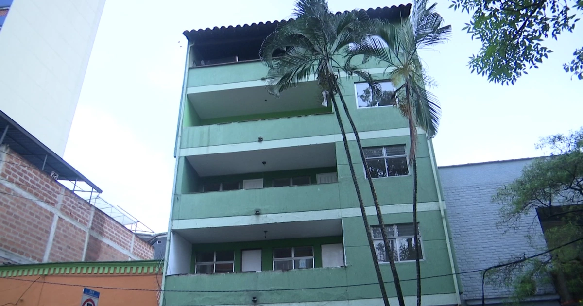 Familias de edificio Boston siguen evacuadas por riesgo