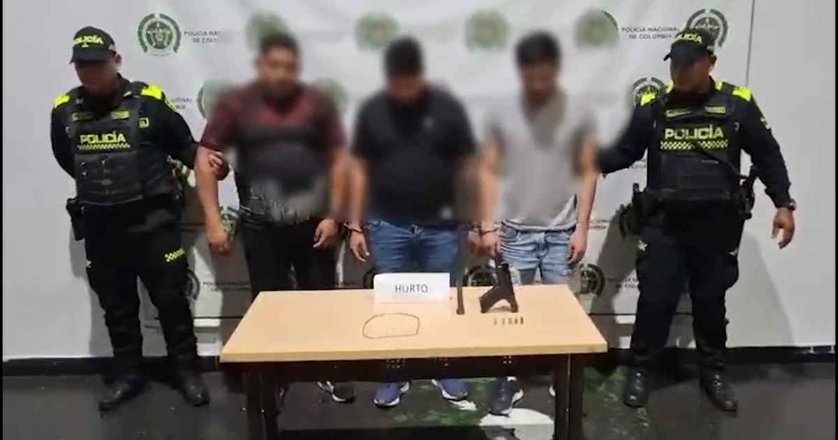 Capturan 3 hombres por robar cadena de oro en Medellín