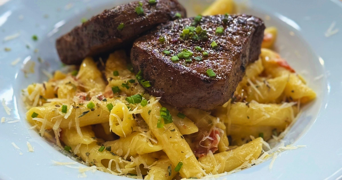La receta que está conquistando cocinas: solomito con pasta sin crema