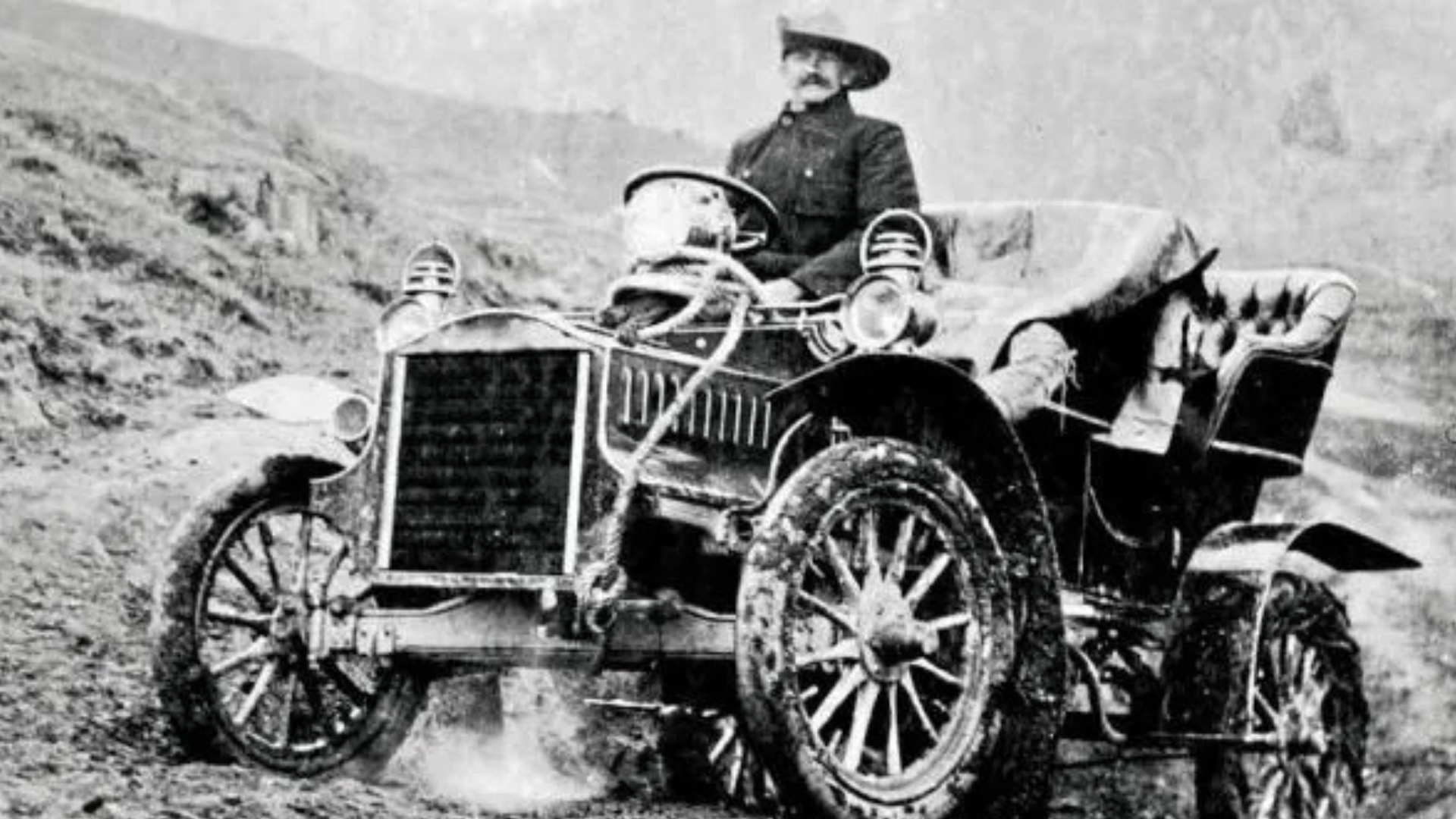 El primer carro que llegó a Colombia aterrizó en Antioquia: esta es su ...