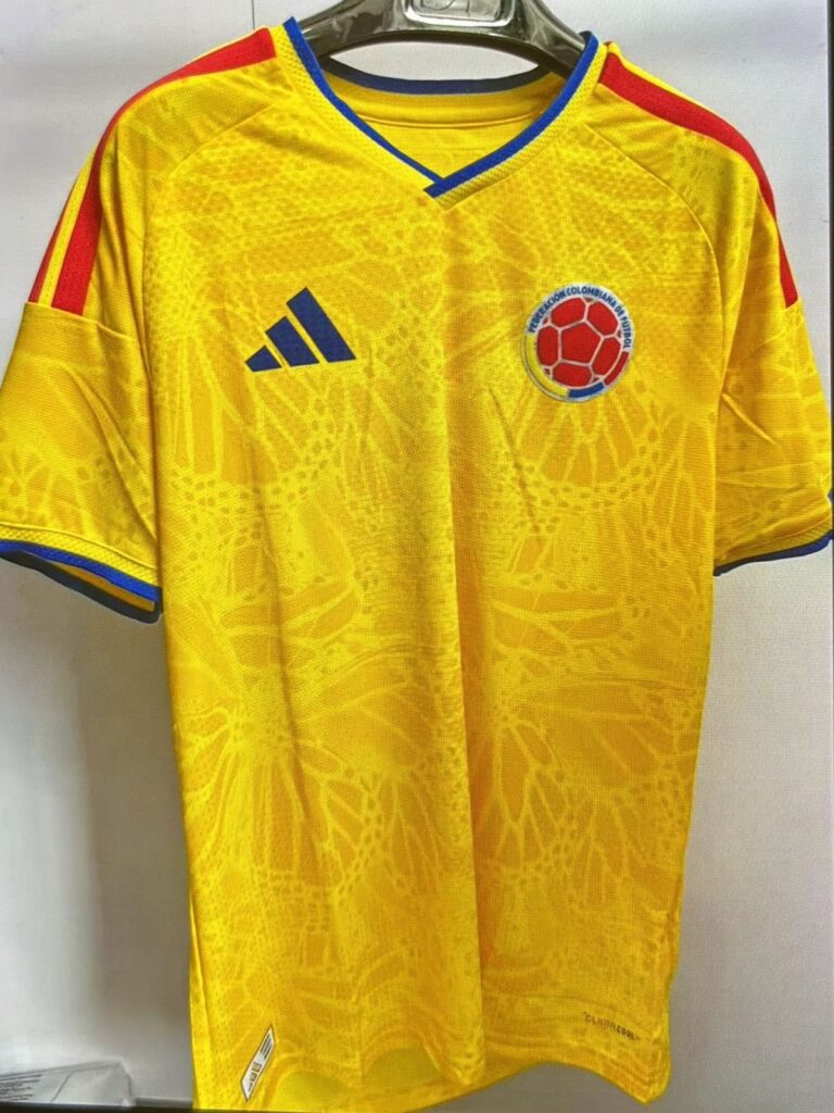 EN IMÁGENES | Se lanzará una nueva camiseta de la Selección Colombia inspirada en ‘Cien años de ...